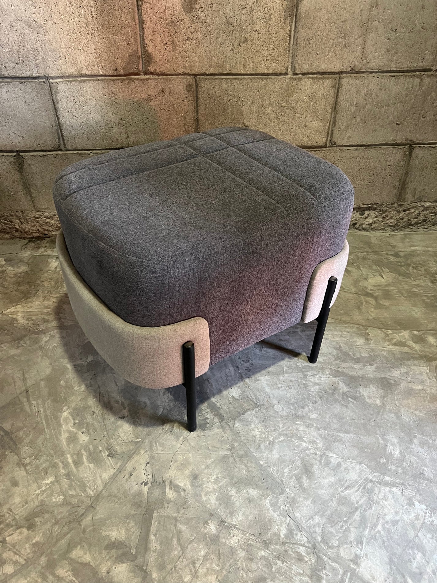 TABURETE GUBI – Oficomp